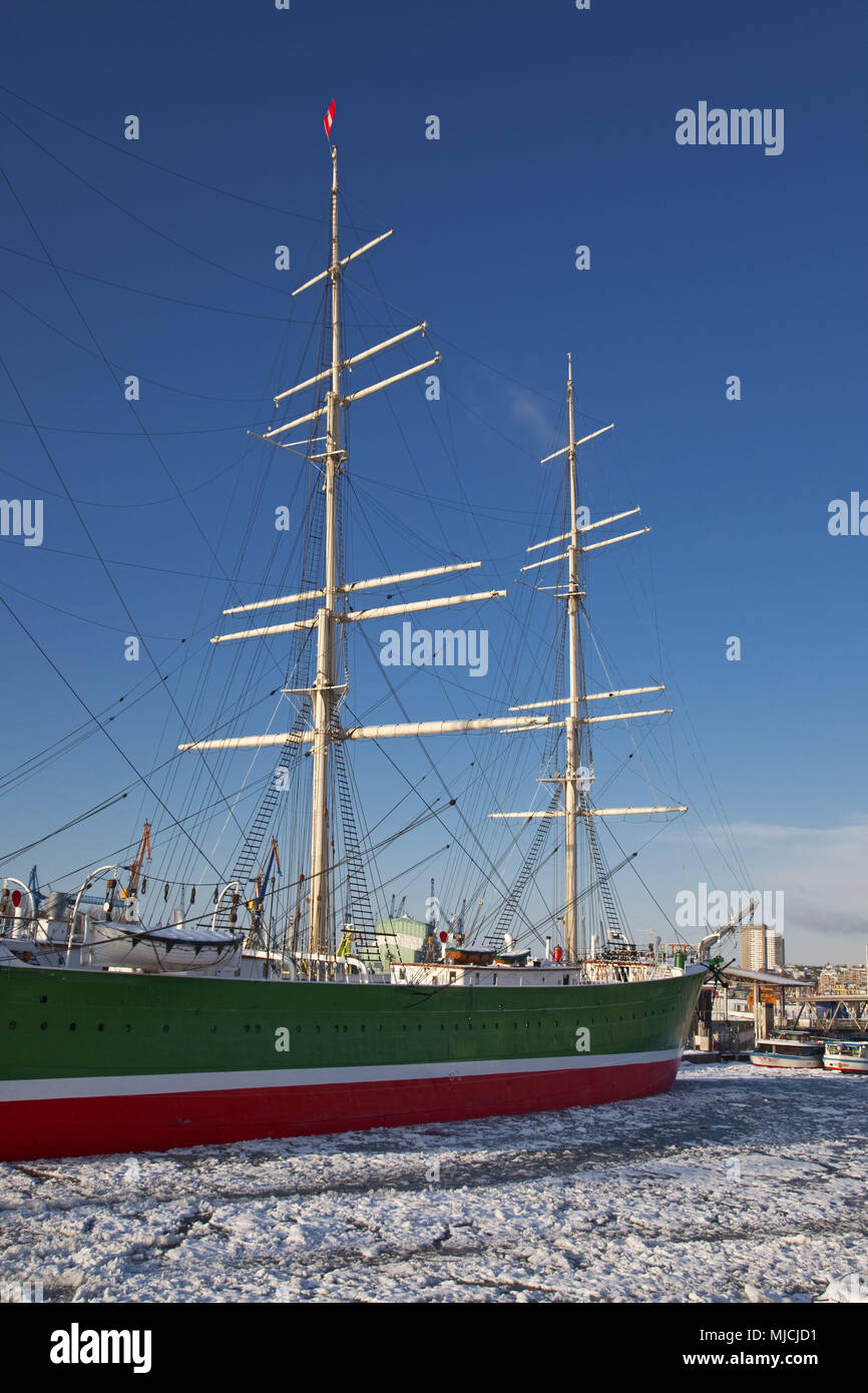 Masts of sailing ship rickmer rickmers hi-res stock photography and ...