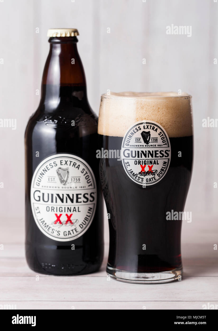 Guinness Extra Stout Bottle Stock Photos & Guinness Extra Stout Bottle ...