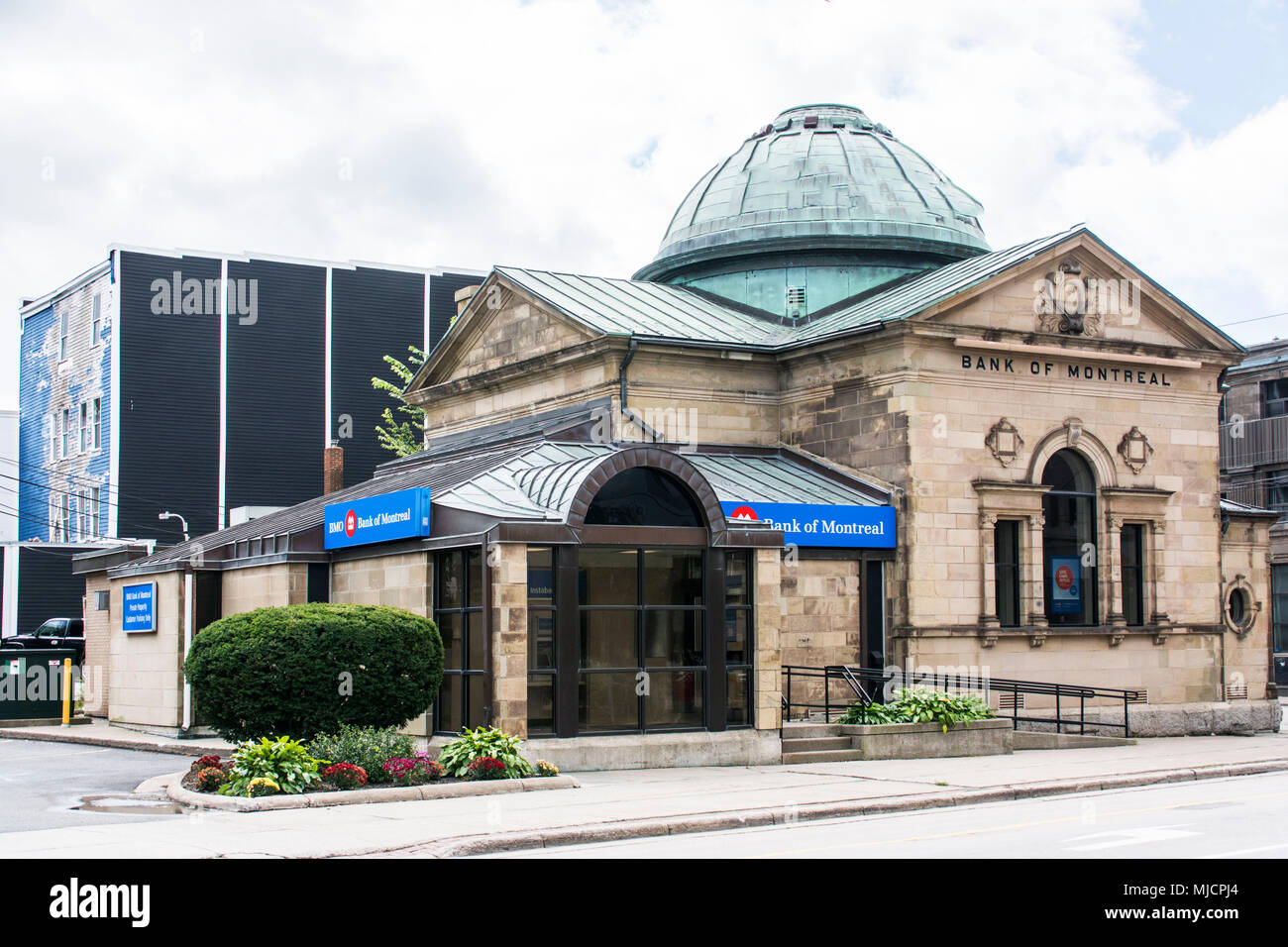 Old bank building hi-res stock photography and images - Alamy