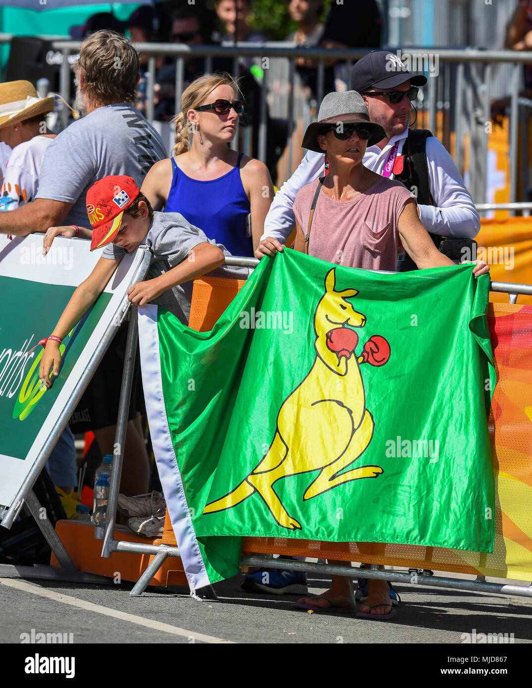 Commonwealth games spectators hi-res stock photography and images - Alamy