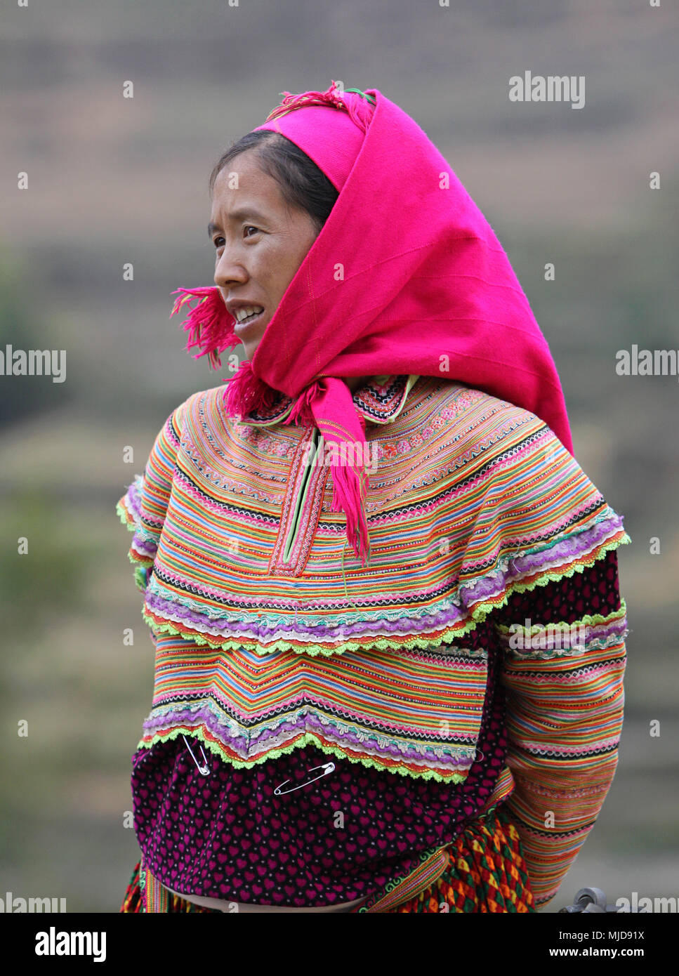 Hmong woman with head scarf in Can Cao market, Vietnam Stock Photo - Alamy