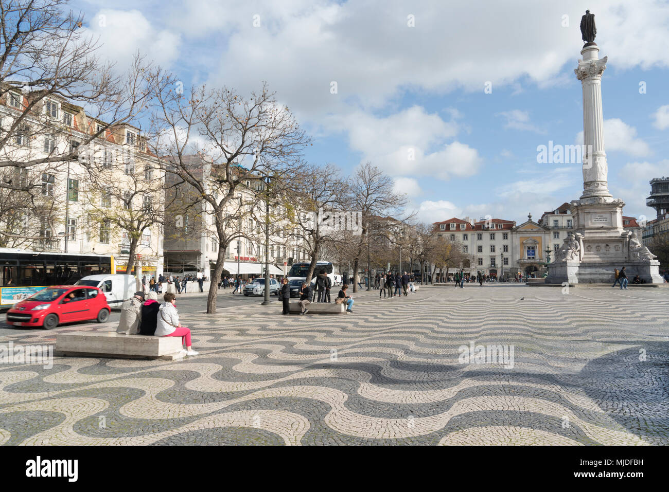 the column with the statue of Peter IV in the center of the Dom Pedro ...