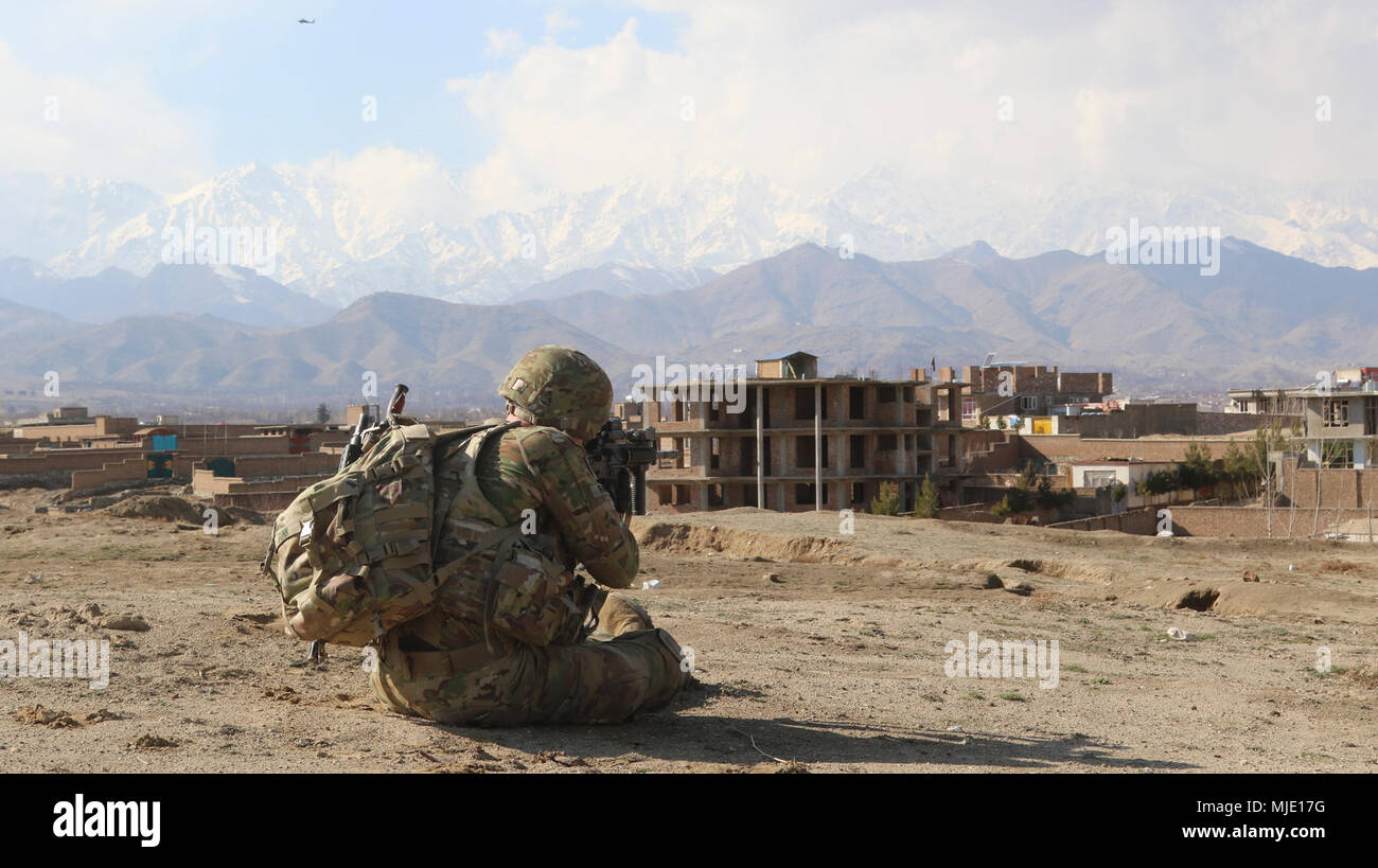 U.S. Army soldiers from Comanche Troop, 1st Squadron, 180th Cavalry ...