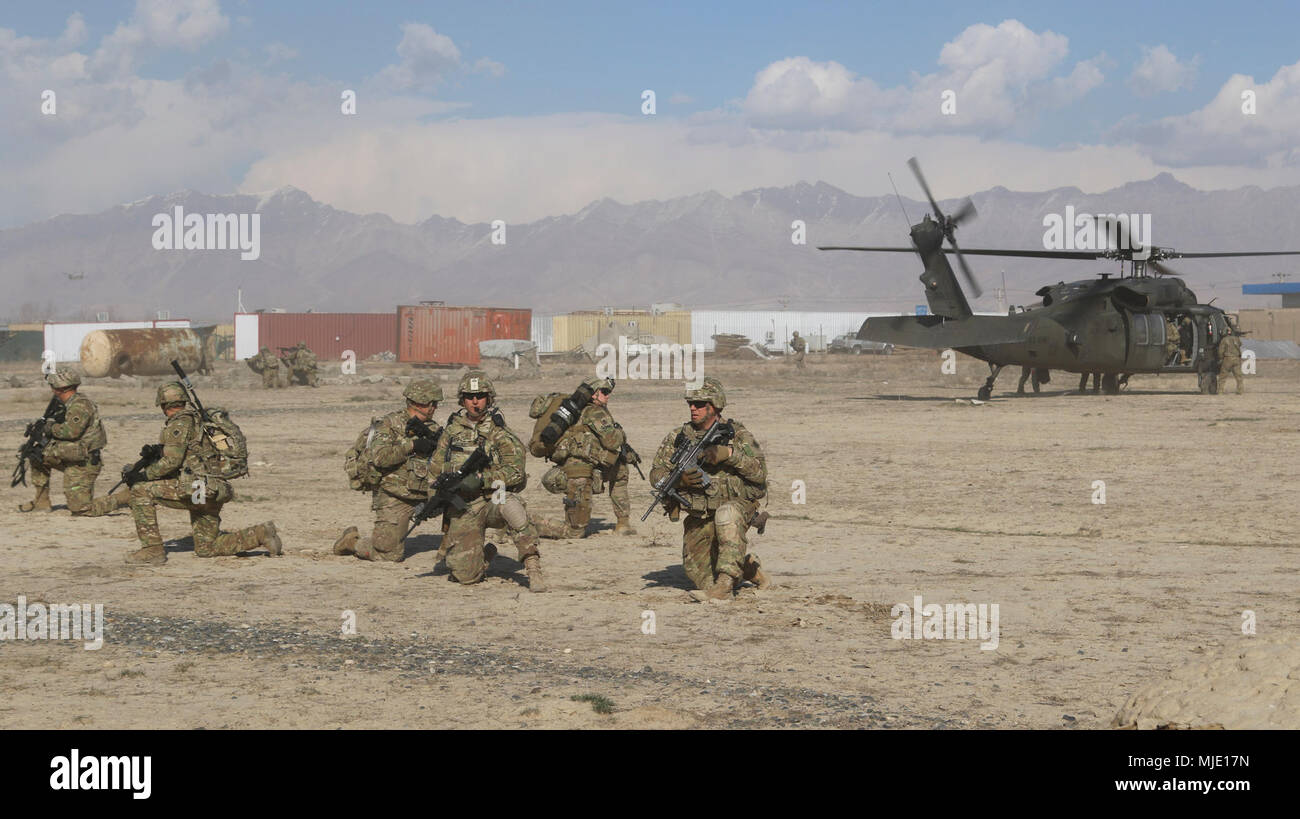 U.S. Army soldiers from Comanche Troop, 1st Squadron, 180th Cavalry ...