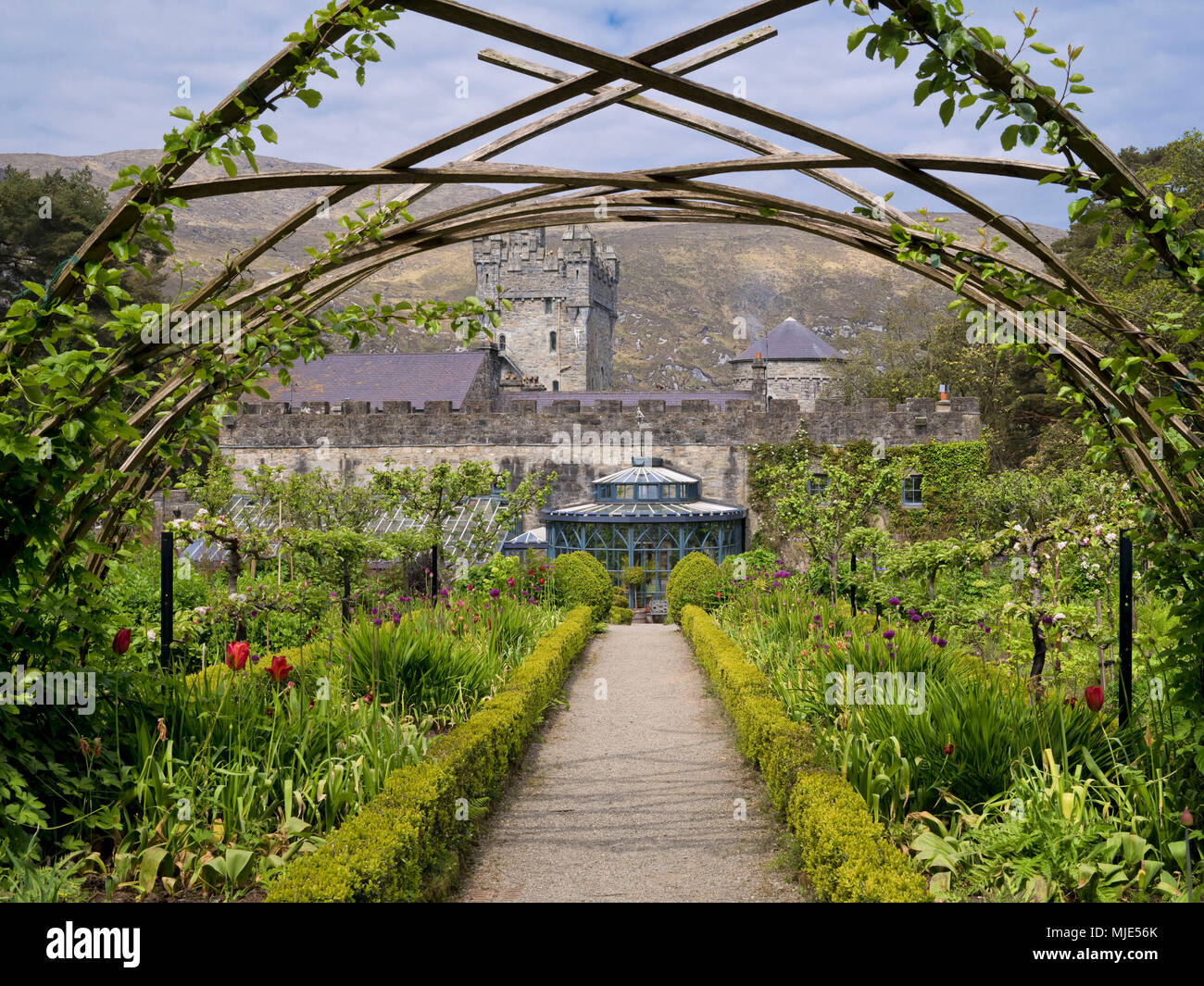 Ireland, Donegal, Glenveagh national park, view to Glenveagh-Castle ...
