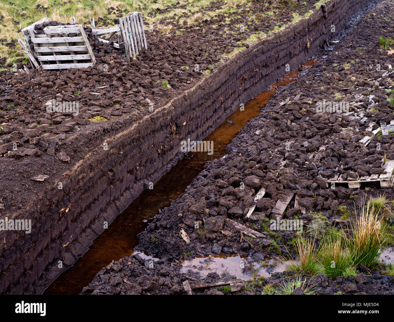 Ireland, Donegal, peat mining in the Bloody Foreland close Derrybeg ...