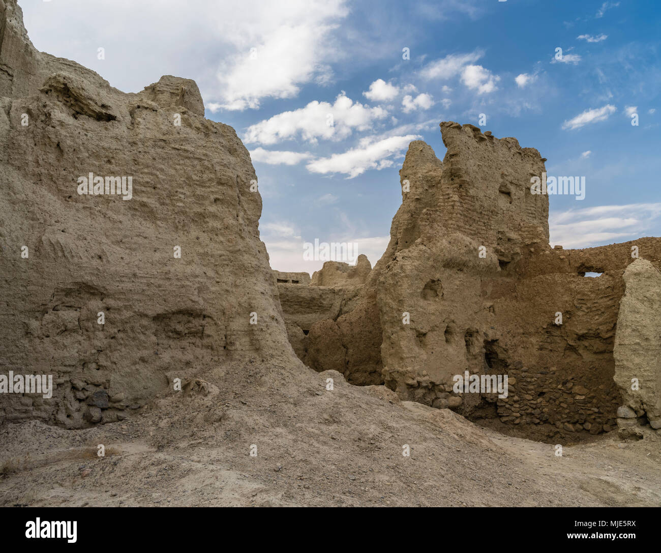 Complex of Izadkhast, clay castle Stock Photo - Alamy