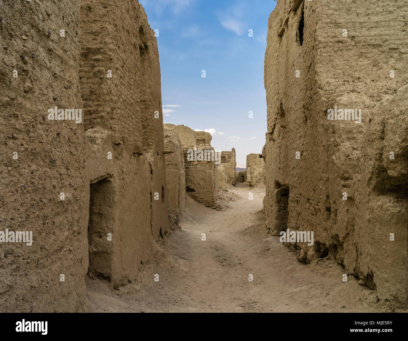 Complex of Izadkhast, clay castle Stock Photo - Alamy