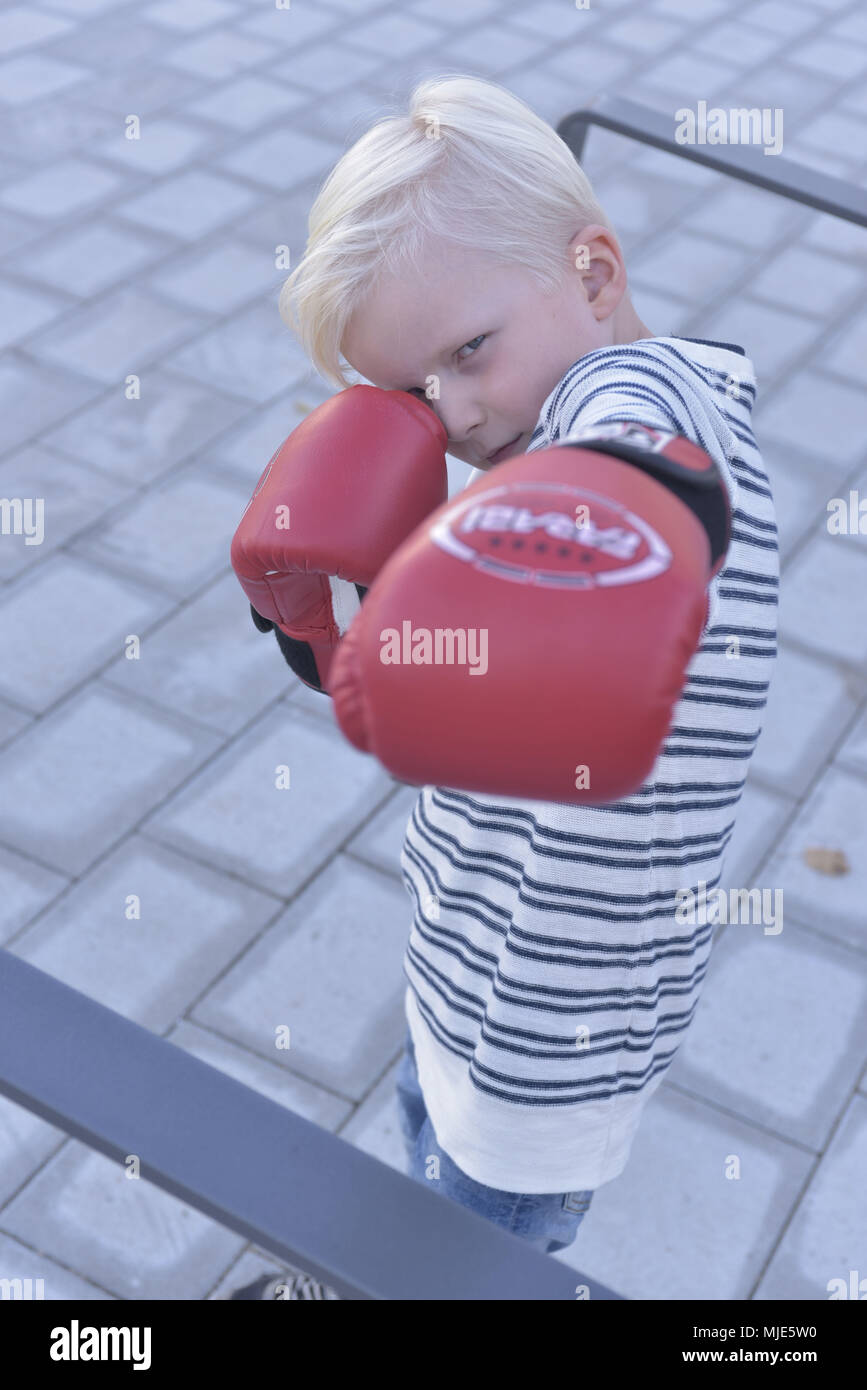 Boxing Pose Stock Photos & Boxing Pose Stock Images - Alamy