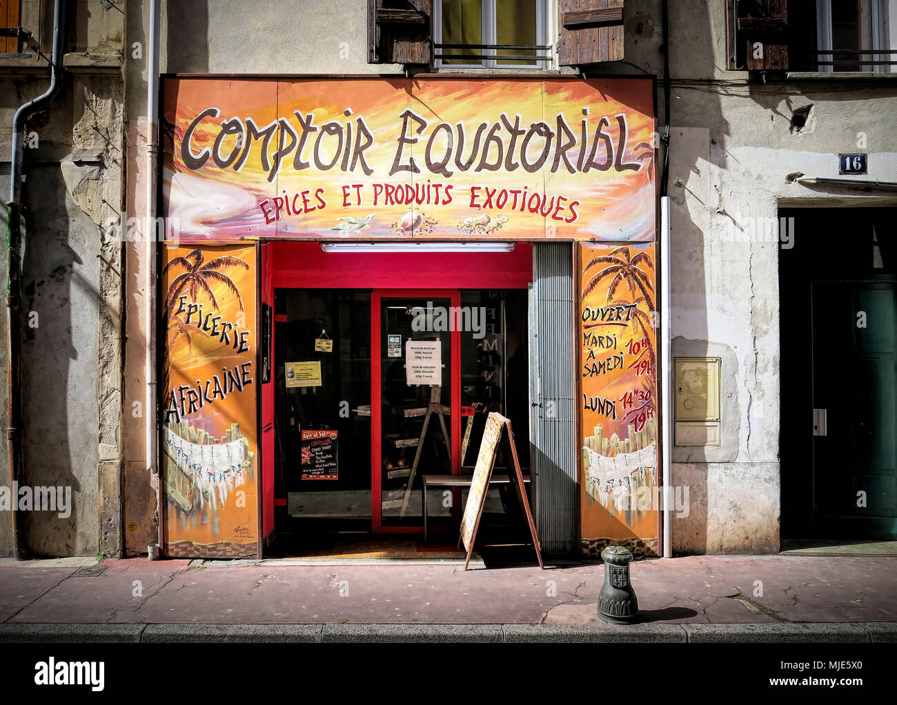 Small shop hi-res stock photography and images - Alamy