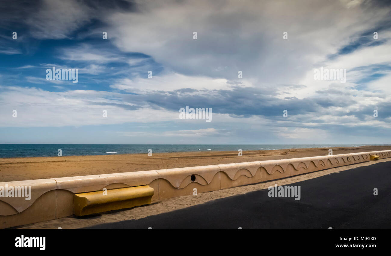 Empty sea beach hi-res stock photography and images - Alamy