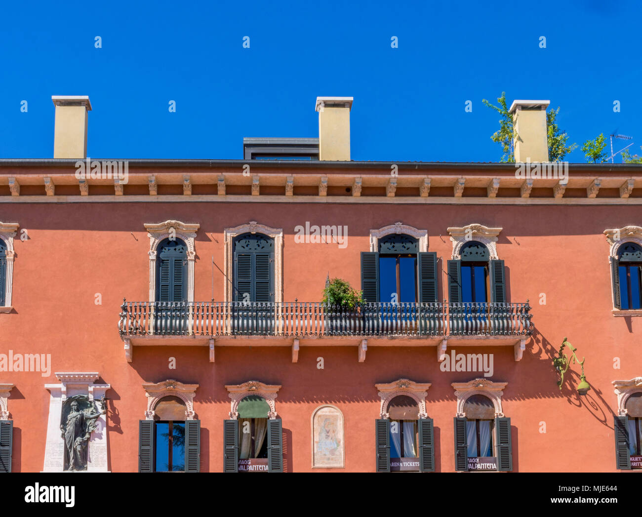 Colourful facades italy hi-res stock photography and images - Alamy