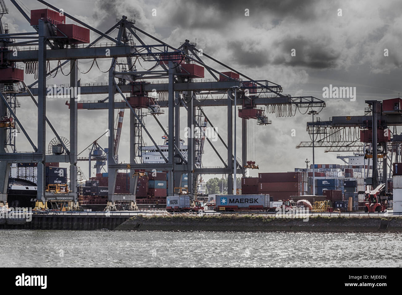 Port of rotterdam hi-res stock photography and images - Alamy