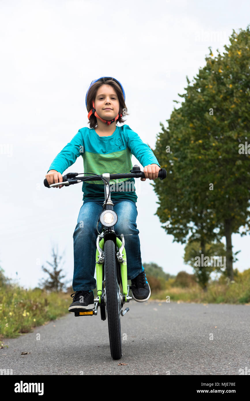 Boy track cycling hi-res stock photography and images - Alamy