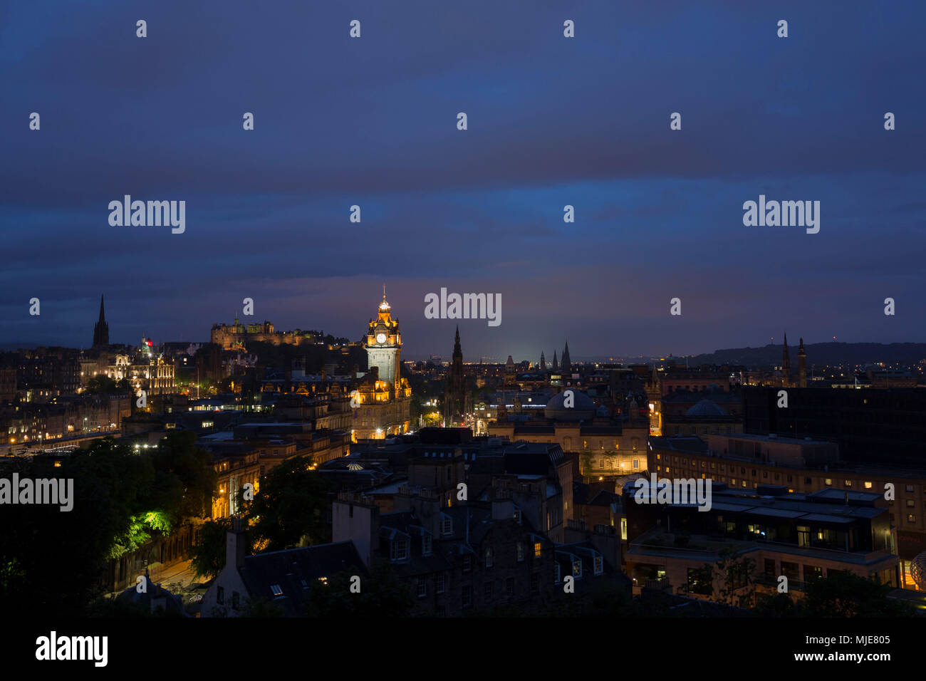 Edinburgh at night Stock Photo - Alamy