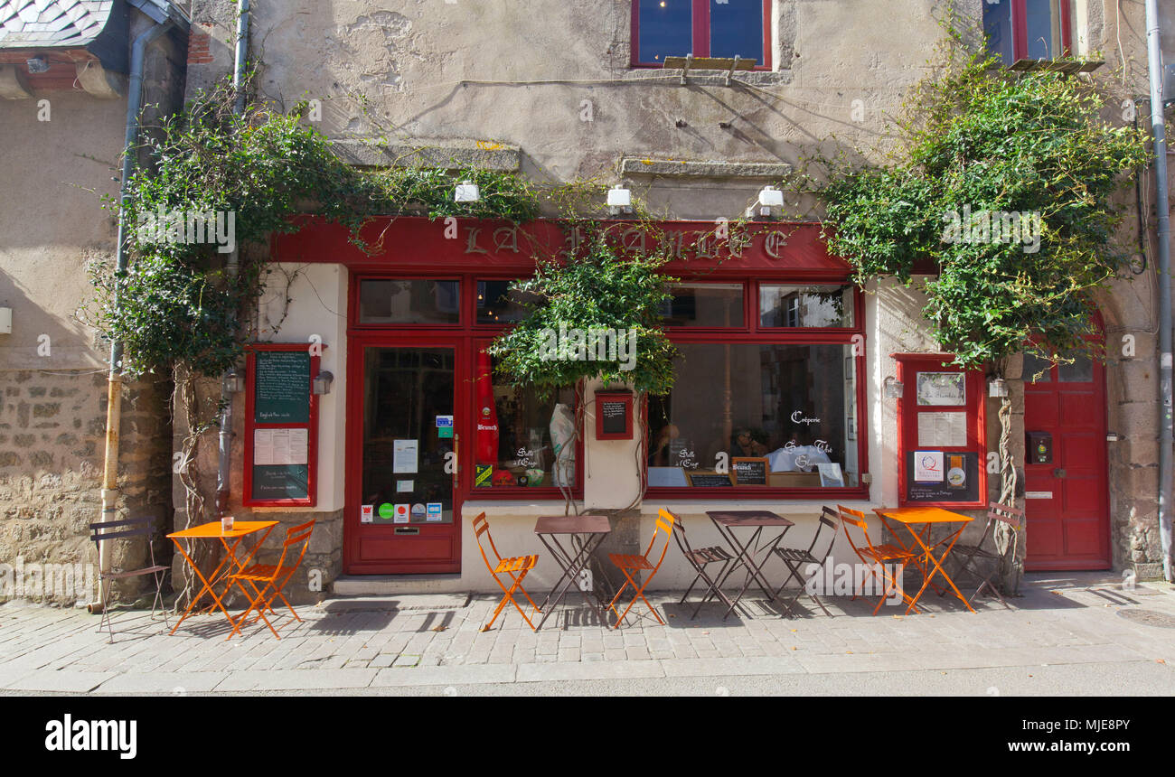 Restaurant in Guérande Brittany Stock Photo - Alamy
