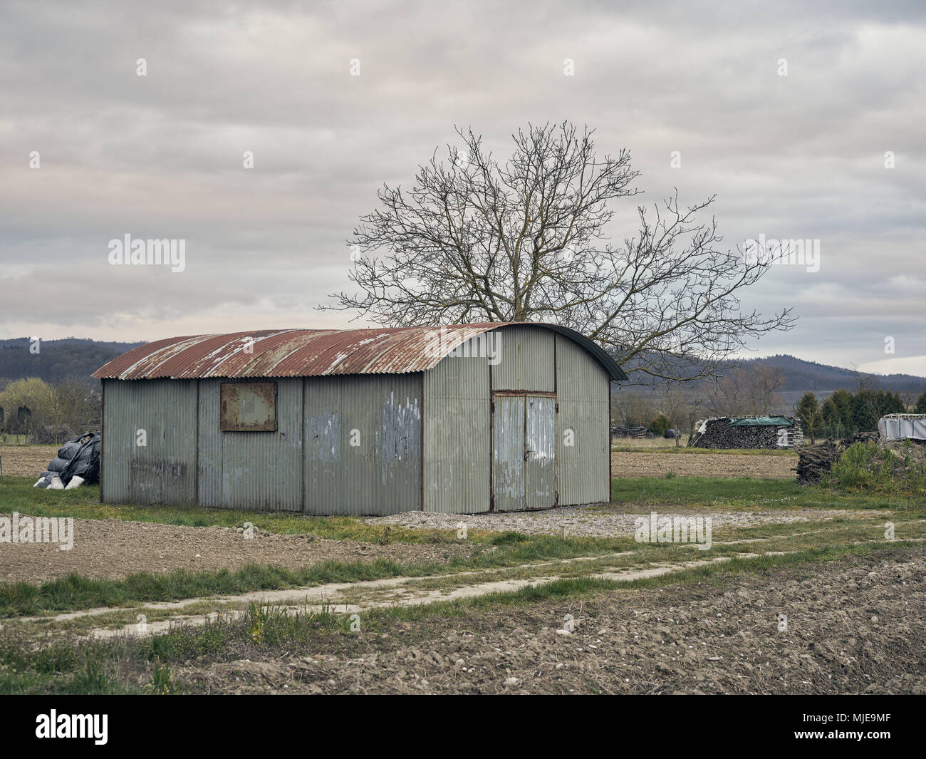 Corrugated iron shelter hi-res stock photography and images - Alamy