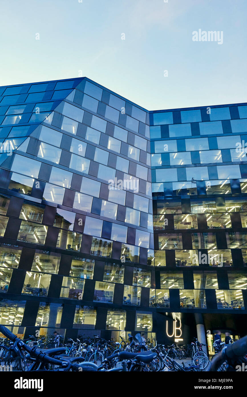 Metal windows hi-res stock photography and images - Alamy