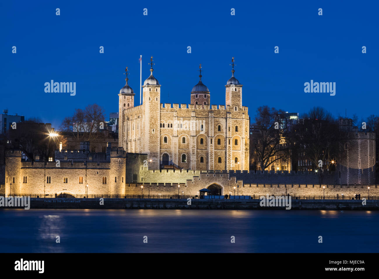 The tower of london white tower hi-res stock photography and images - Alamy
