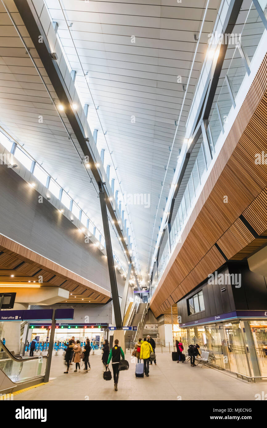 England, London, Southwark, London Bridge City, London Bridge Train ...