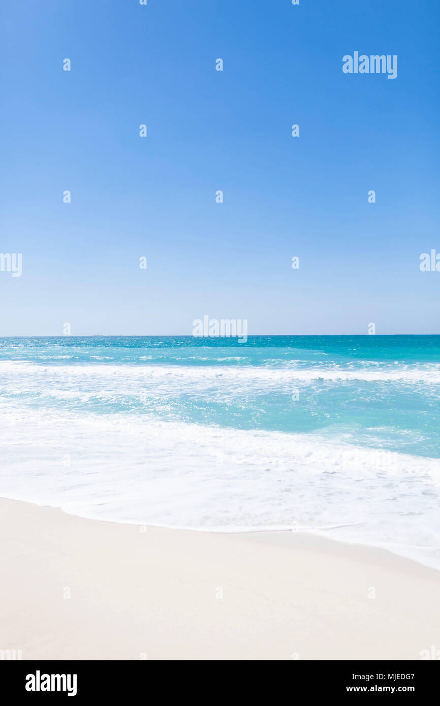 Dubai beach at Persian Gulf Stock Photo - Alamy