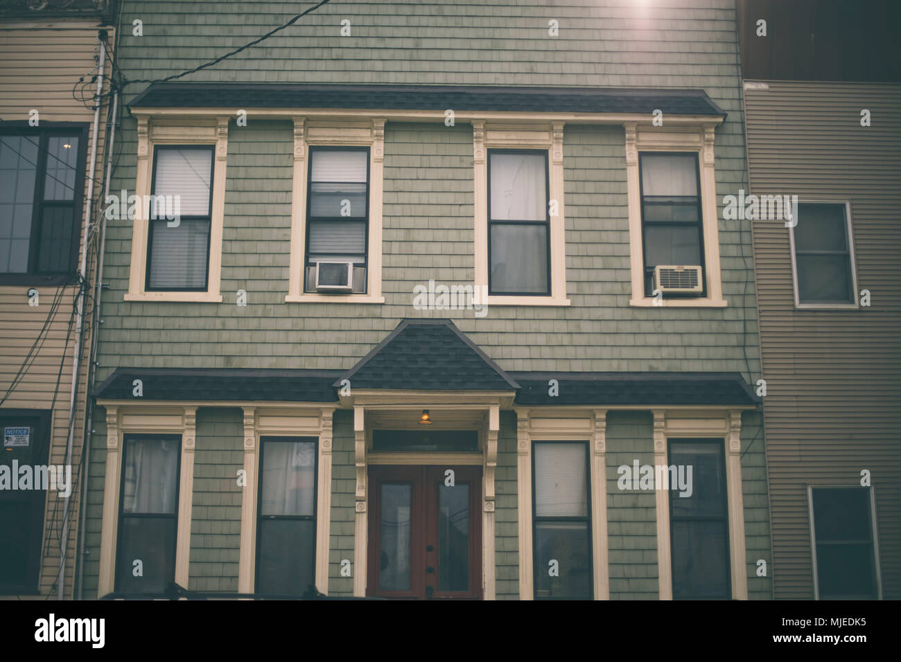 Entering a building hi-res stock photography and images - Alamy