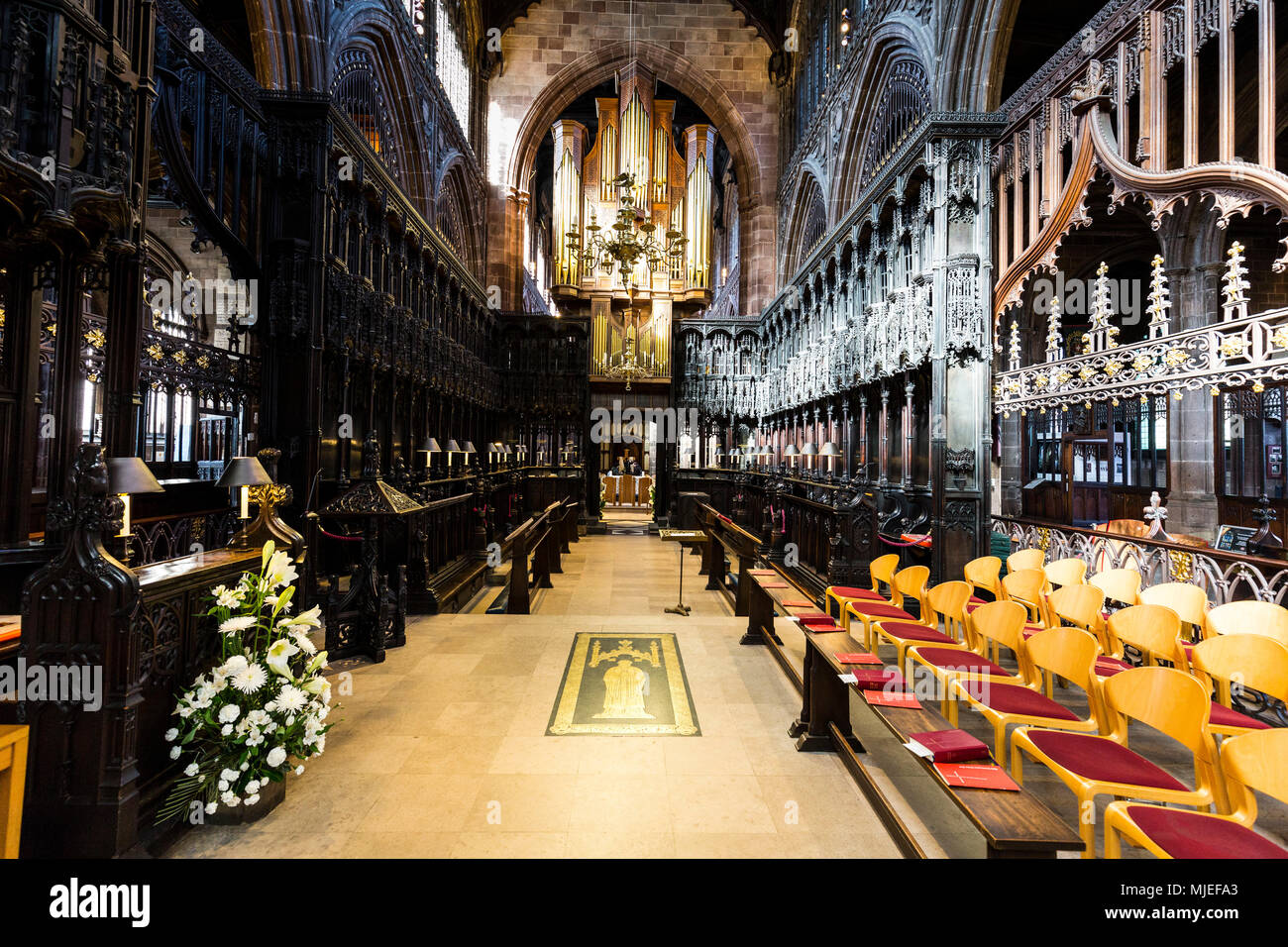 Manchester cathedral interior hi-res stock photography and images - Alamy