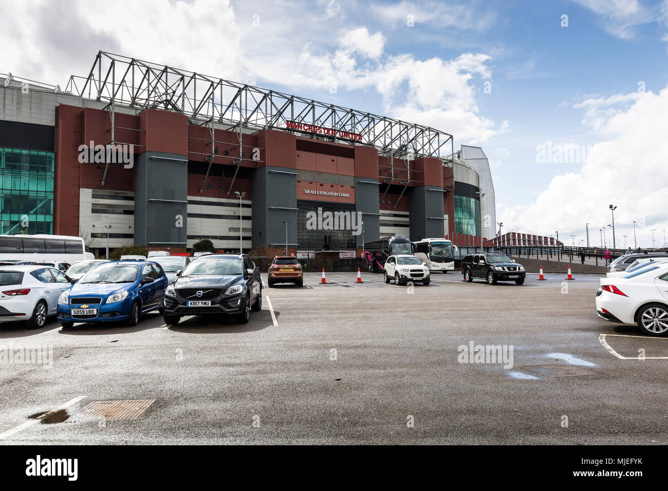 Old trafford exterior hi-res stock photography and images - Alamy