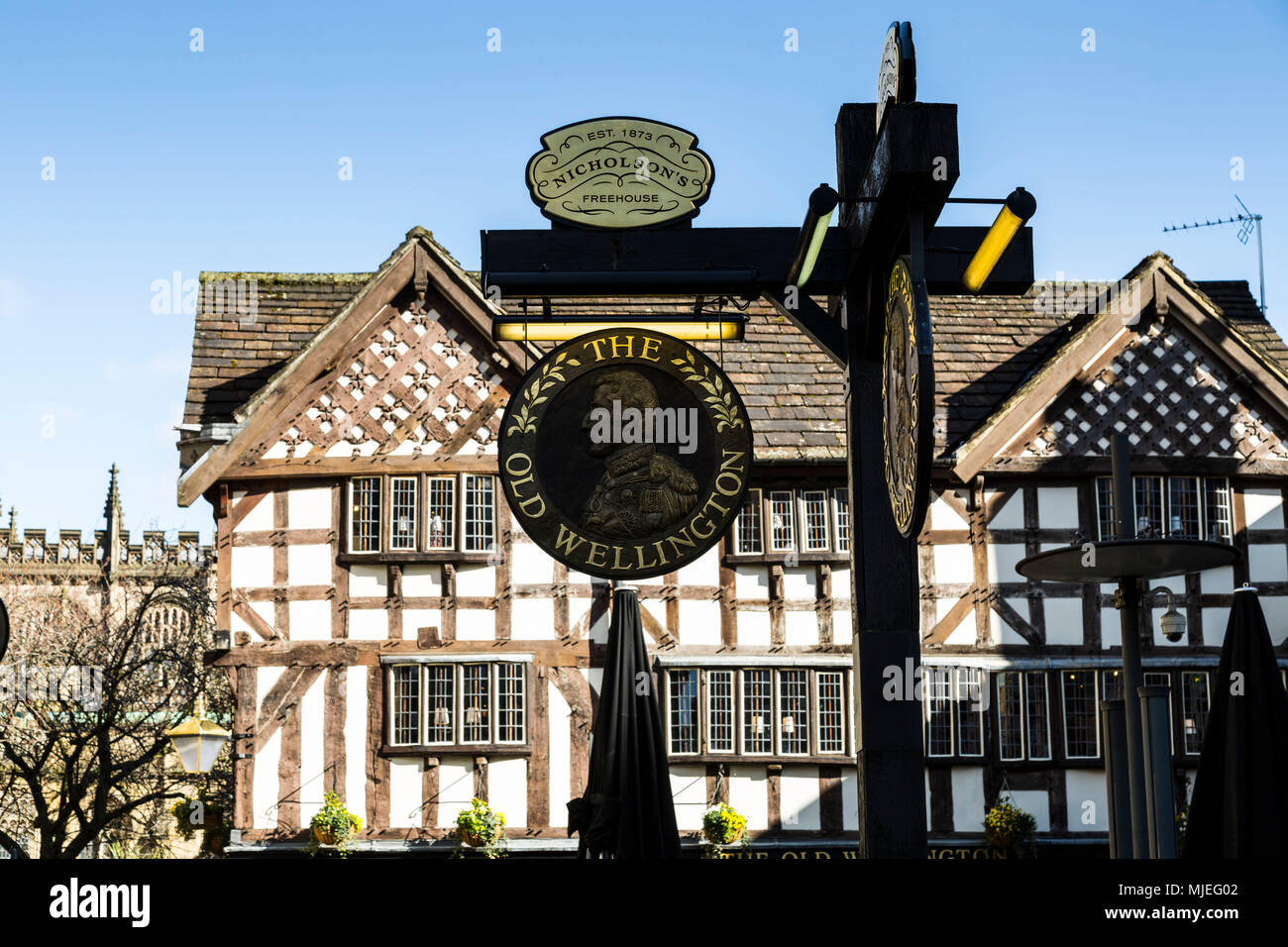 Half Timbered Pub High Resolution Stock Photography and Images - Alamy