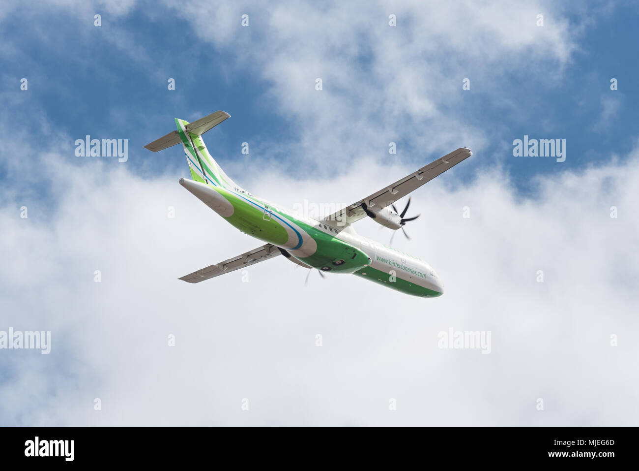 Binter canarias atr 72 hi-res stock photography and images - Alamy