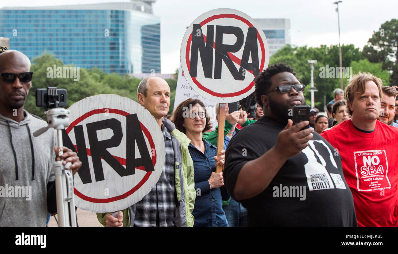 Dallas, Texas, USA. 04th May, 2018. 'Stand Up to the NRA' and other ...