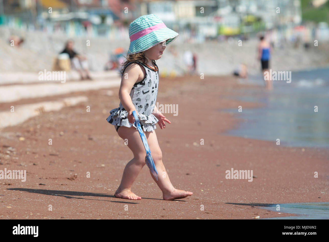 Little white sandy beach hi-res stock photography and images - Alamy