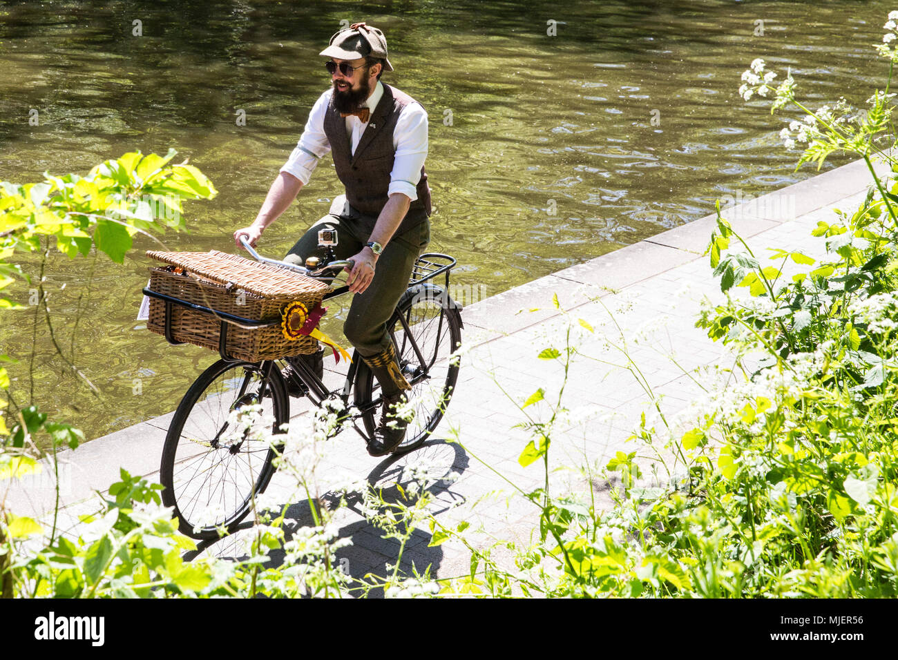 Plus fours fashion hi-res stock photography and images - Alamy