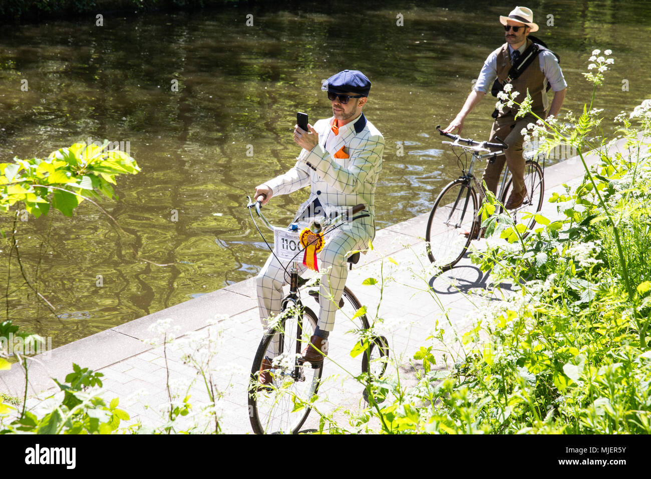 Plus fours fashion hi-res stock photography and images - Alamy