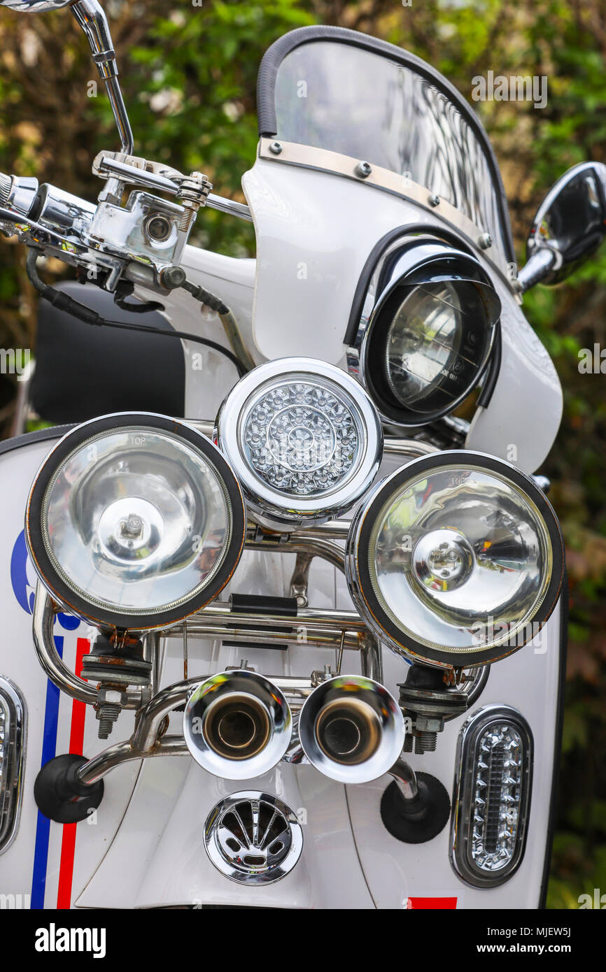 1960s mod scooters hi-res stock photography and images - Alamy