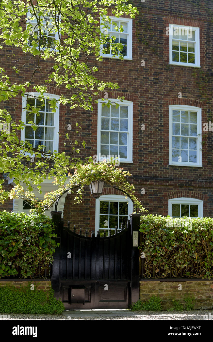 George michaels house in highgate hi-res stock photography and images ...