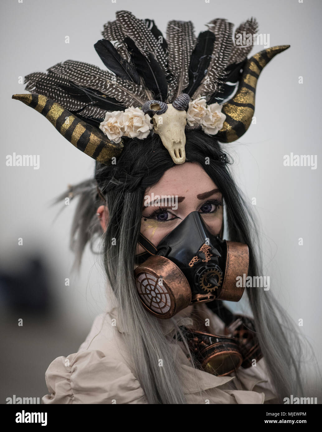 05 May 2018, Germany, Frankfurt/Main: This visitor of the 'German Comic ...