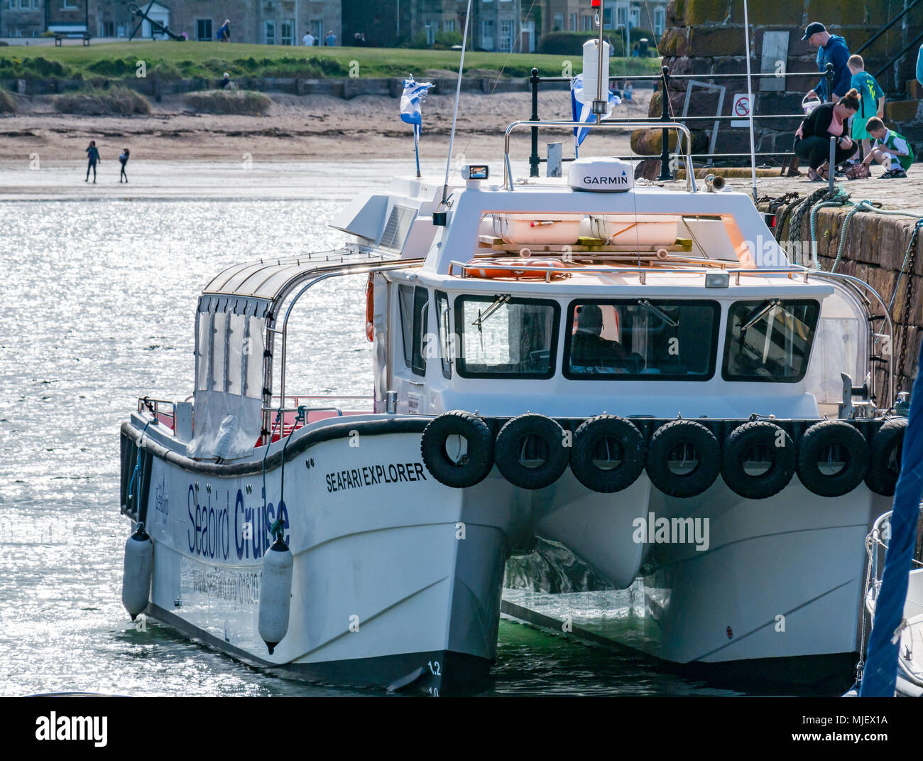 Forth ferry hi-res stock photography and images - Alamy