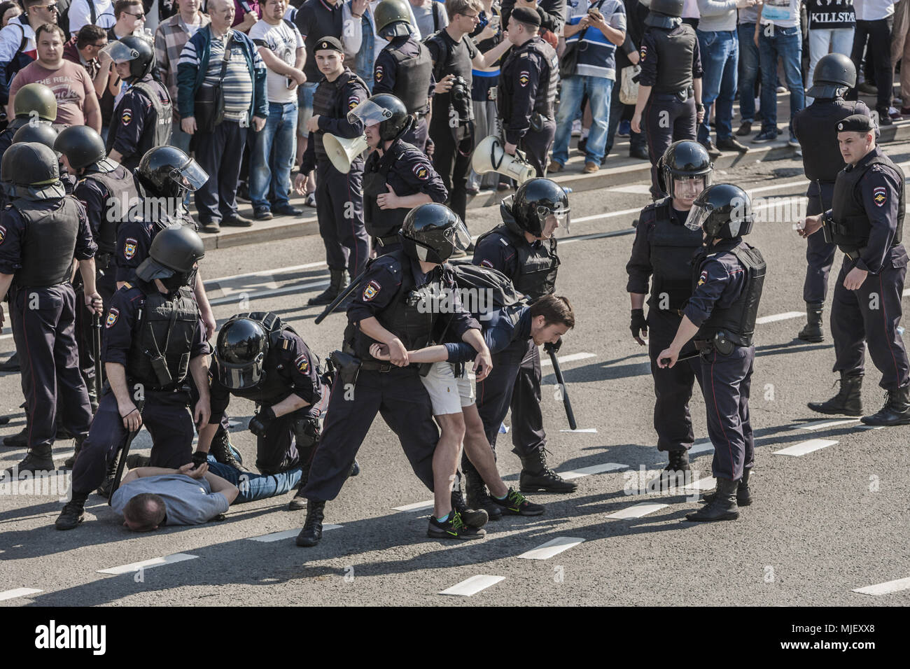 Moscow, Moscow, Russia. 5th May, 2018. People arrested by riot police ...