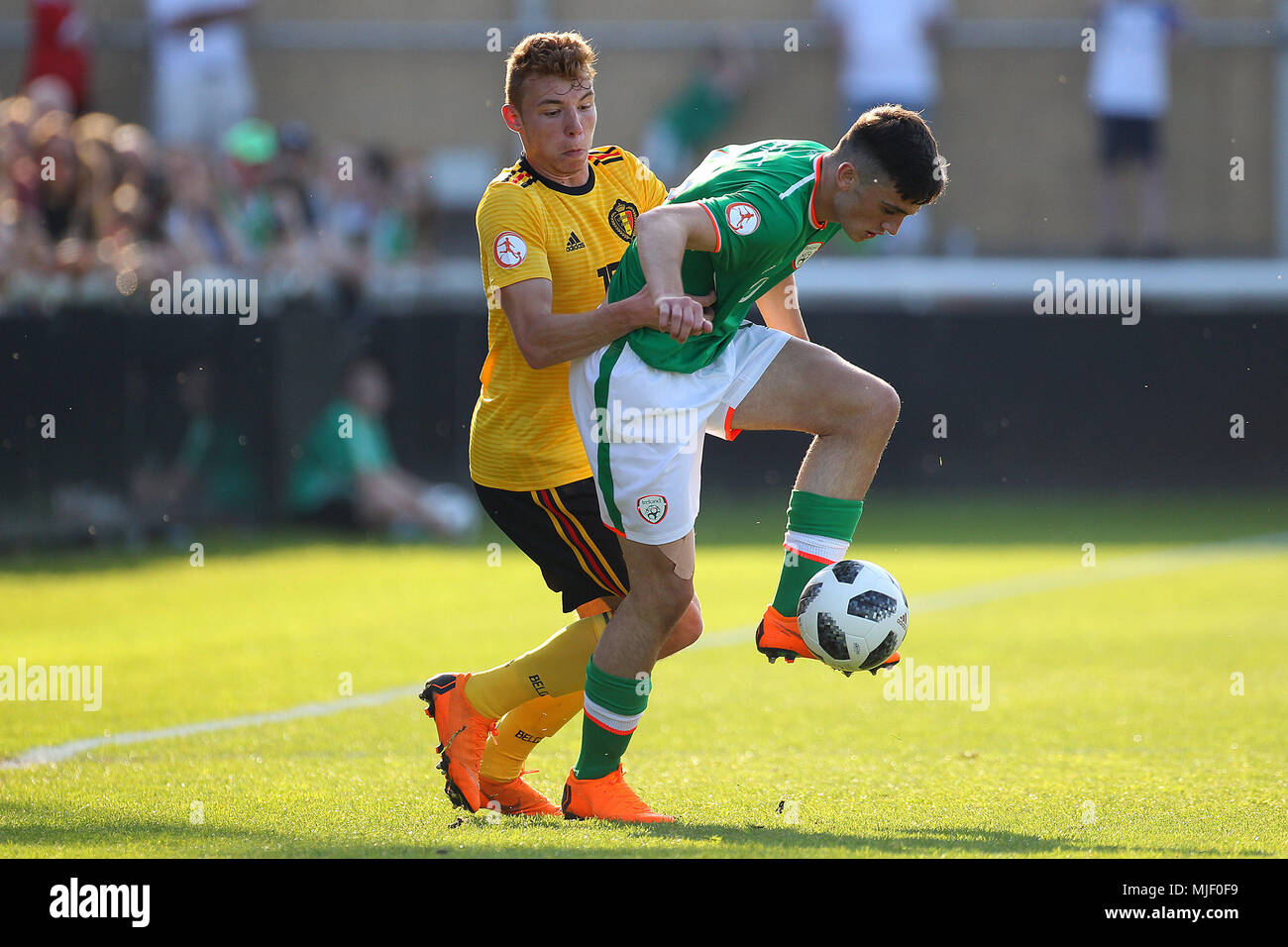Loughborough, UK. 5th May, 2018. Tibo Persyn of Belgium and Troy Parrot ...