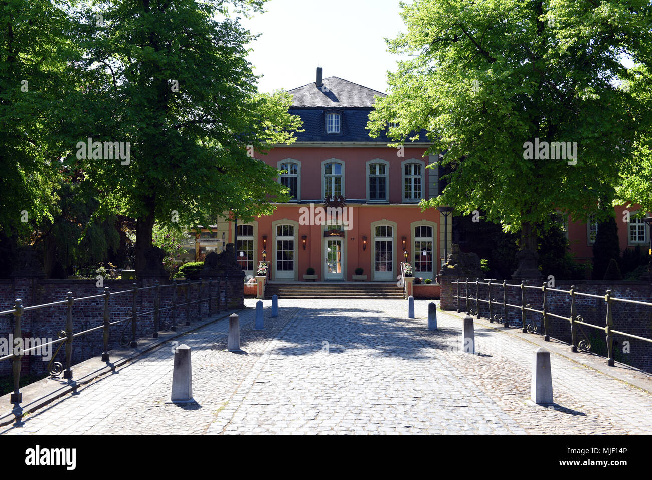 04 May 2018, Germany, Moenchengladbach-Wickrath: A restaurant is ...