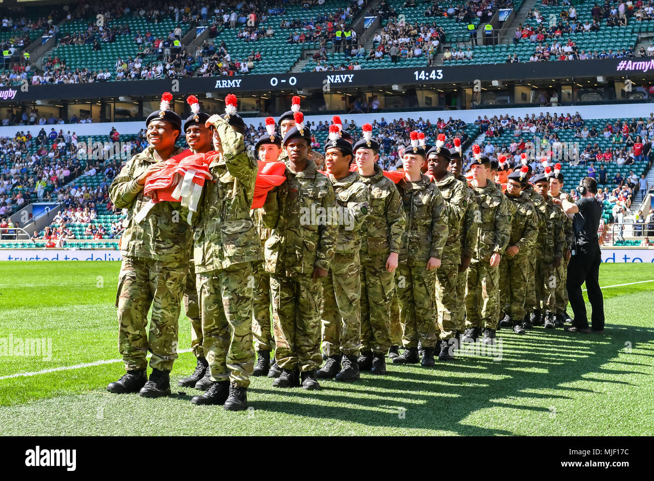 England rugby trophy hi-res stock photography and images - Alamy
