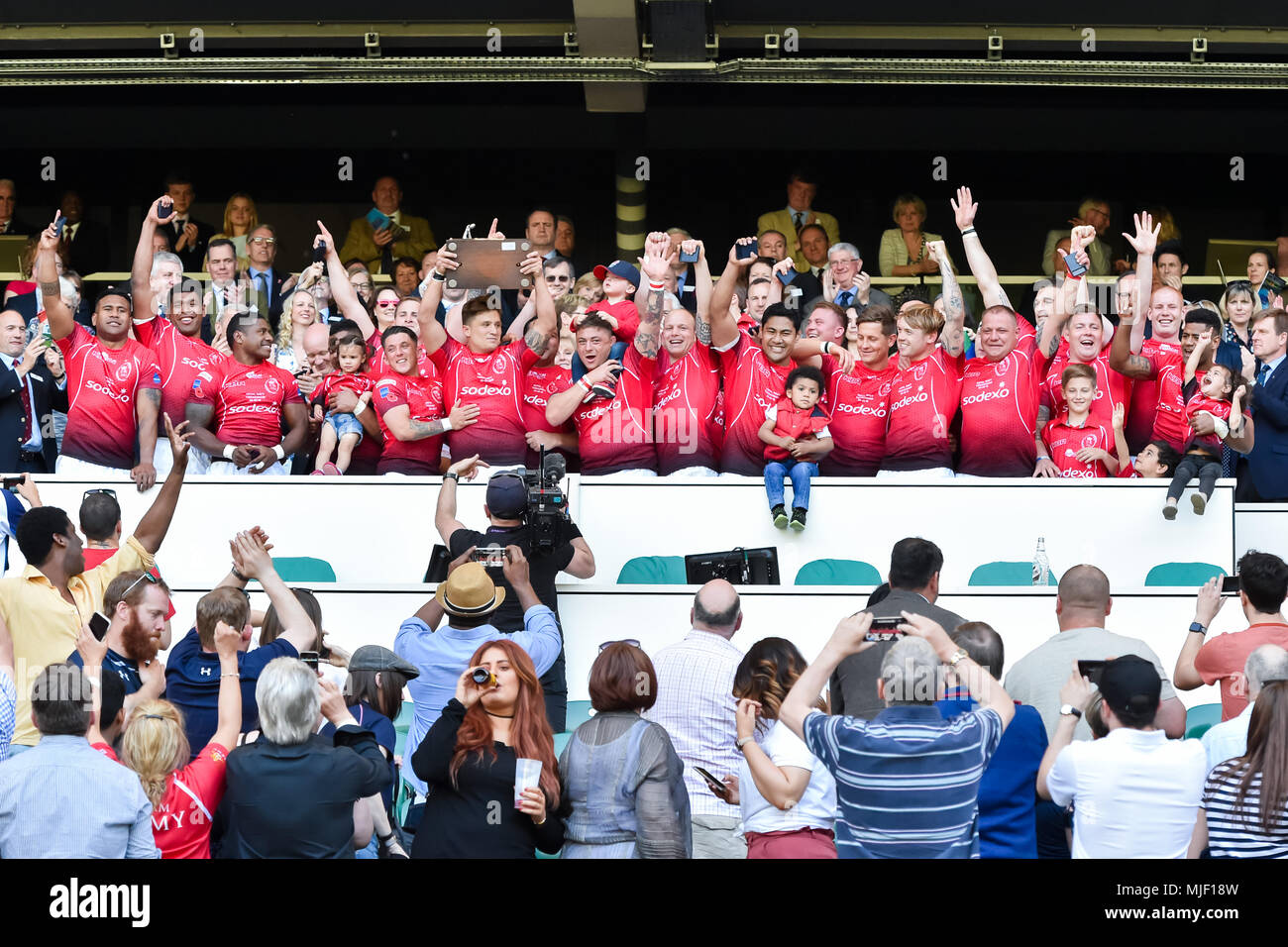 England rugby trophy hi-res stock photography and images - Alamy