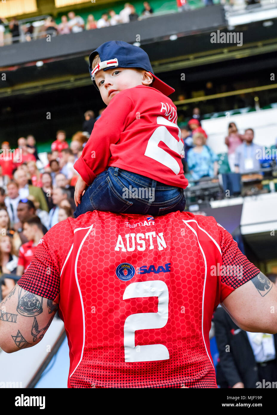 Bdr Peter Austin of Army and his son during RFU Season 2018 Army vs ...