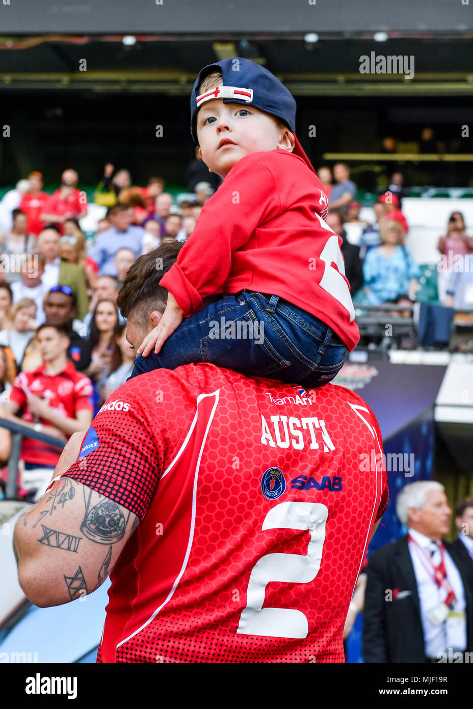 Bdr Peter Austin of Army and his son during RFU Season 2018 Army vs ...
