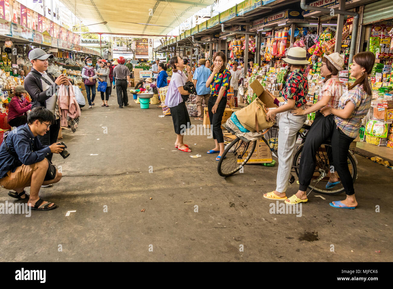 Con market da Nang Vietnam Stock Photo - Alamy