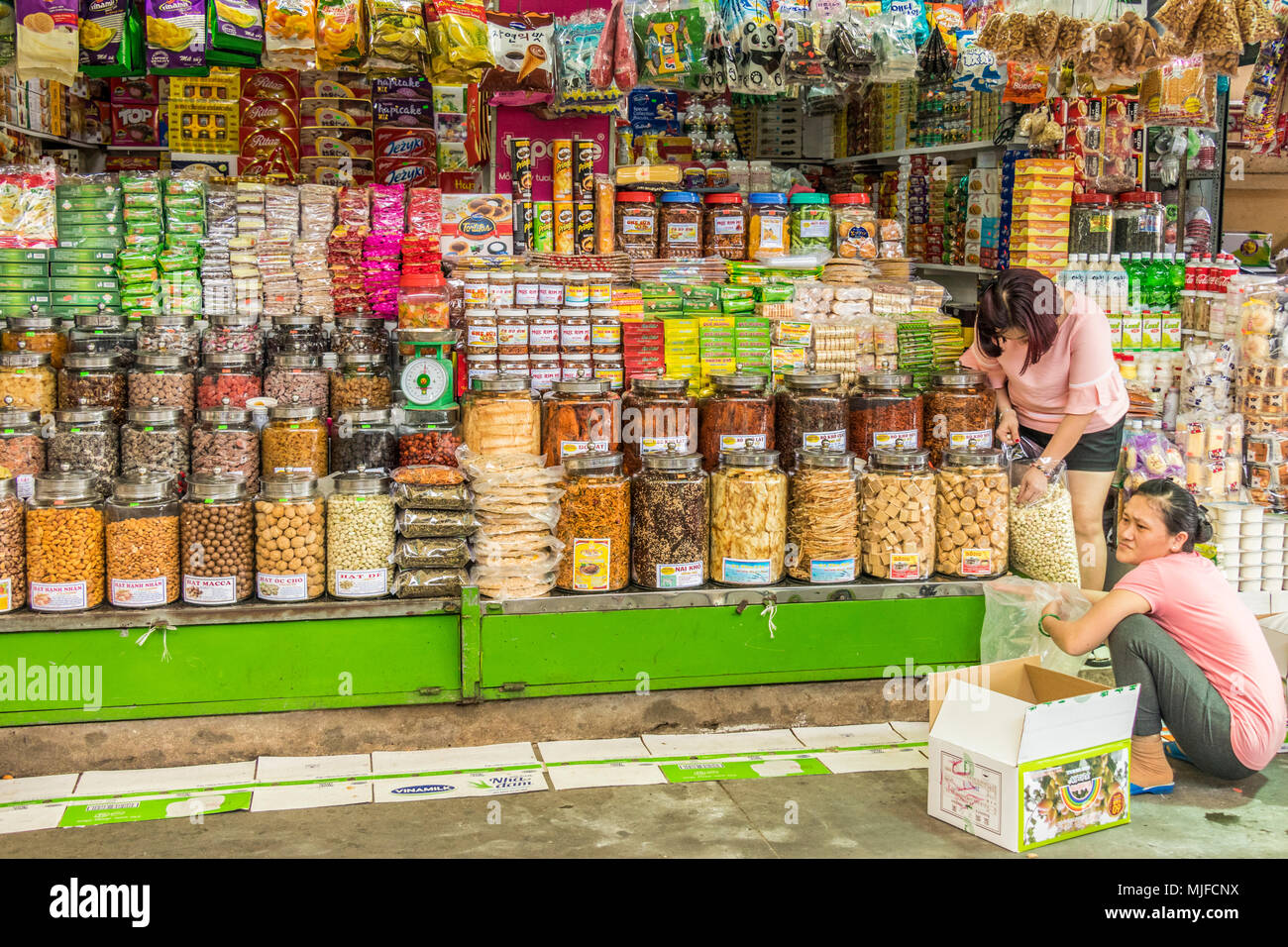 Con market da Nang Vietnam Stock Photo - Alamy
