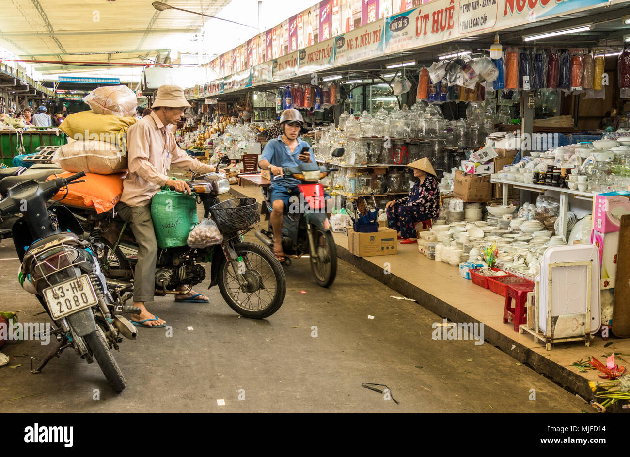 Con market da Nang Vietnam Stock Photo - Alamy