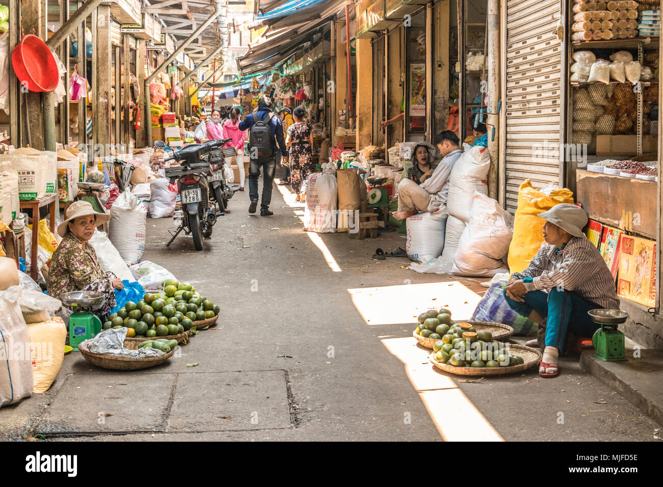 Con market da Nang Vietnam Stock Photo - Alamy