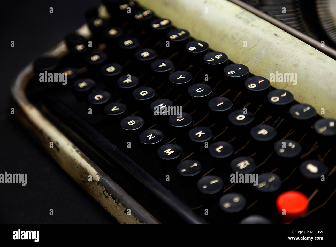 Closeup view of a dirty and rusty typewriter keyboard Stock Photo - Alamy